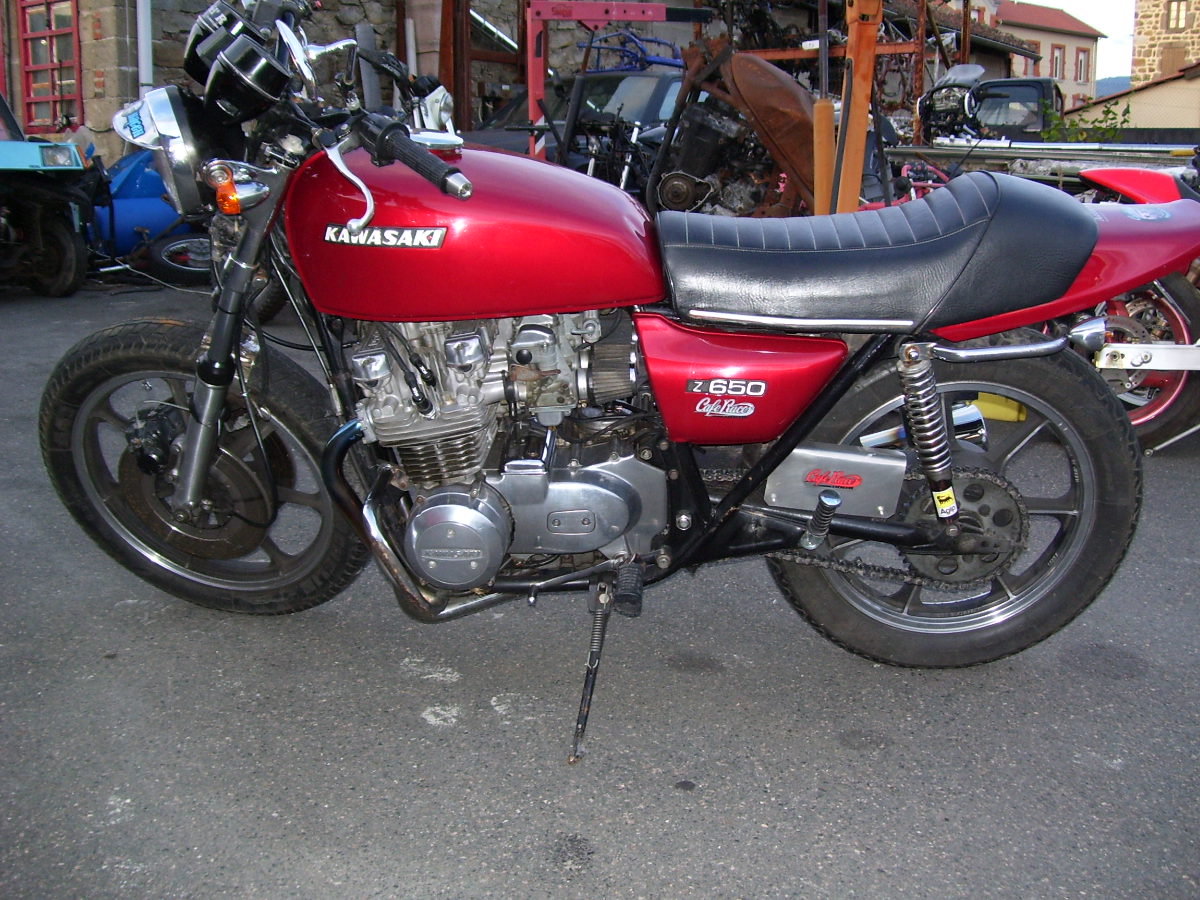KAWASAKI Z650 ROUGE | Motocaz'42 - garage de moto à Montbrison